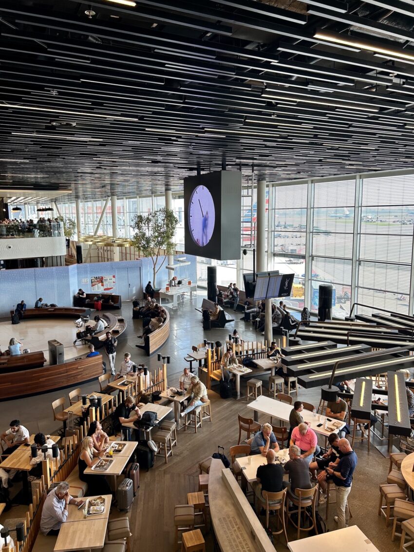 Schiphol Clock by Maarten Baas – I Becoming Dutch