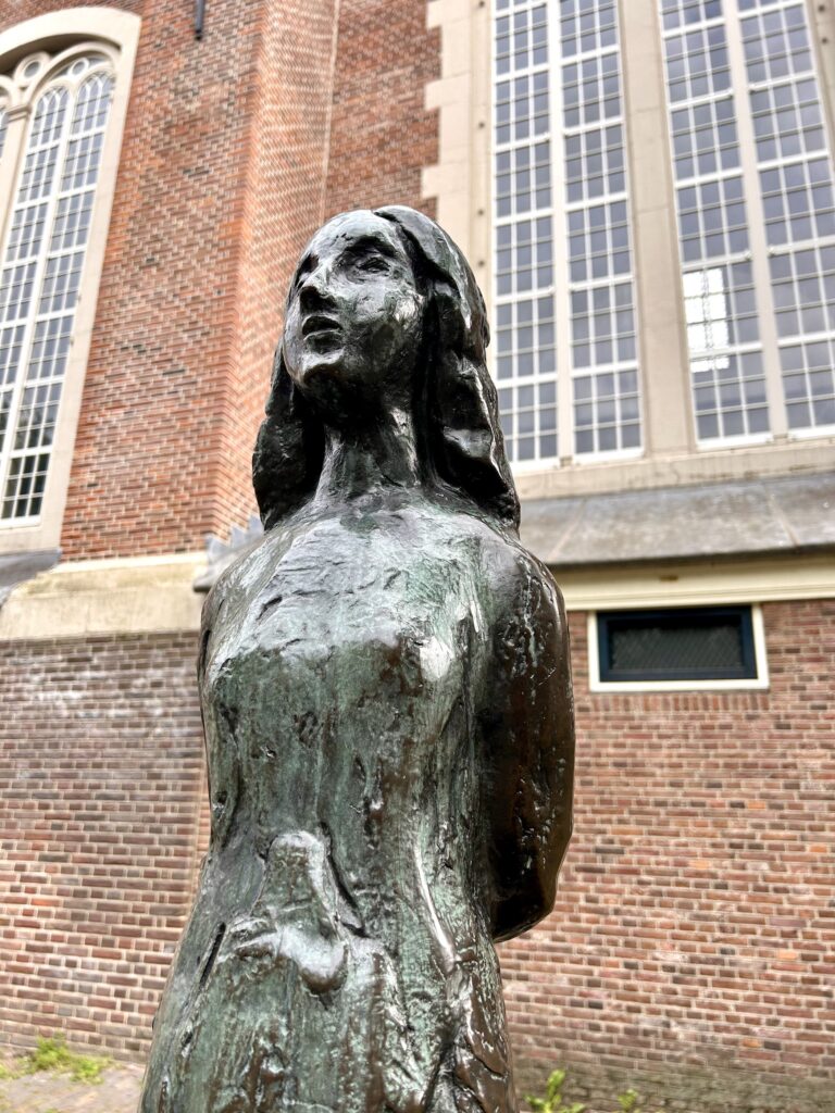 Anne Frank Statue Westermarkt – I Becoming Dutch
